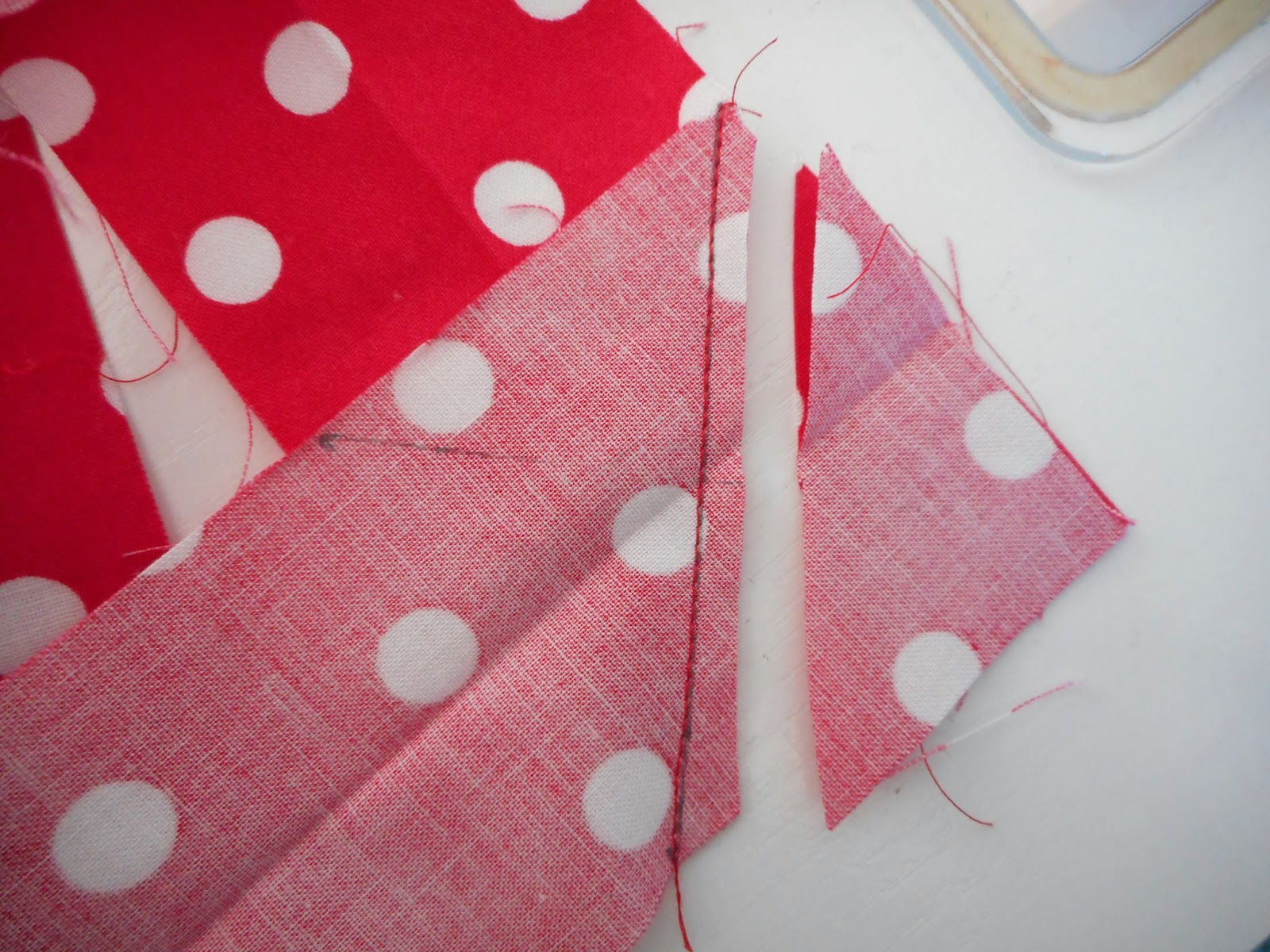 Pinkadot Quilts: Peppermint Patty and a Binding Tutorial
