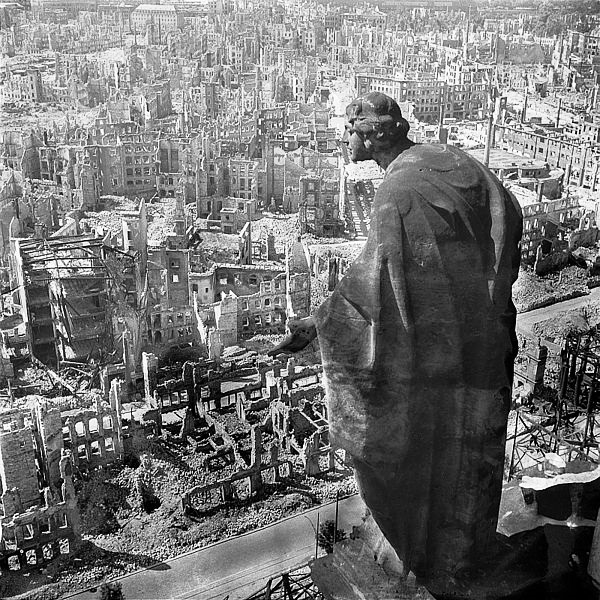 Ζήνων Παπαζάχος: 11 ΙΑΝΟΥΑΡΙΟΥ 1944, ΤΟ ΟΛΟΚΑΥΤΩΜΑ ΤΟΥ ΠΕΙΡΑΙΑ. 6 ...