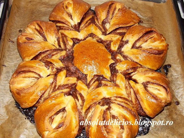 Absolut Delicios: COZONAC FLOARE CU NUTELLA