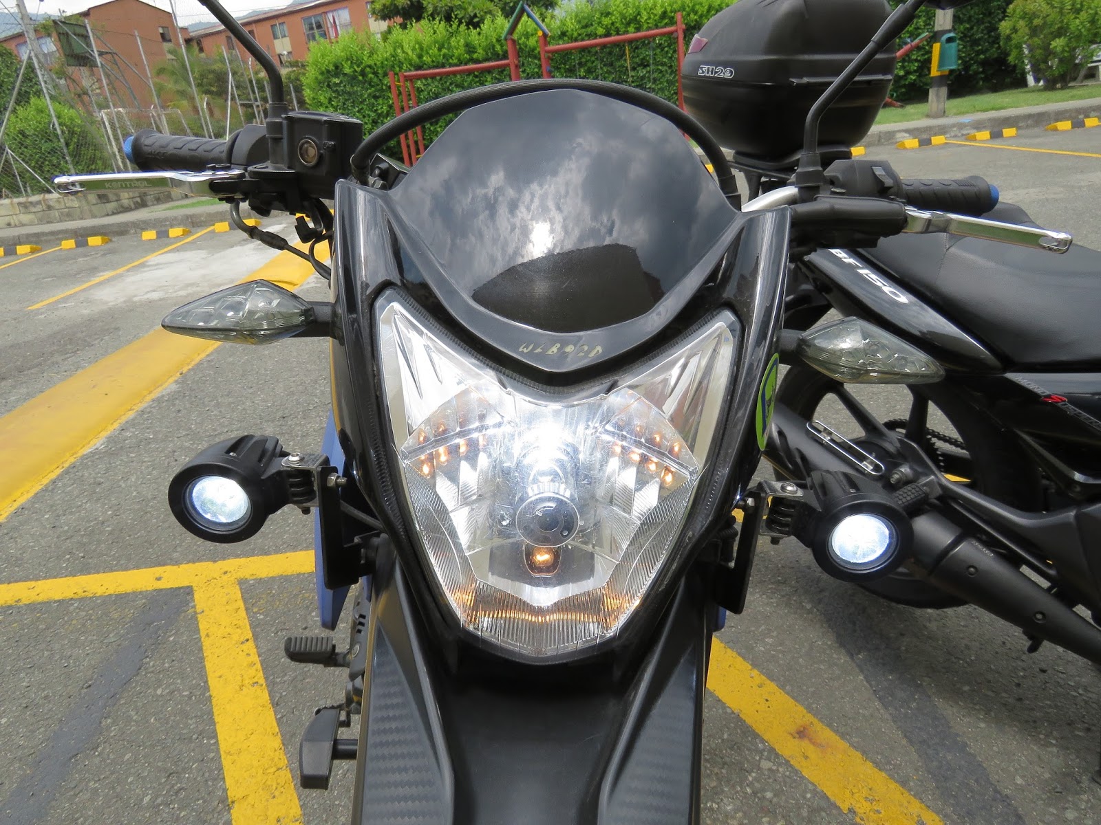 VIAJANDO EN MOTO: TTX 180 de AKT