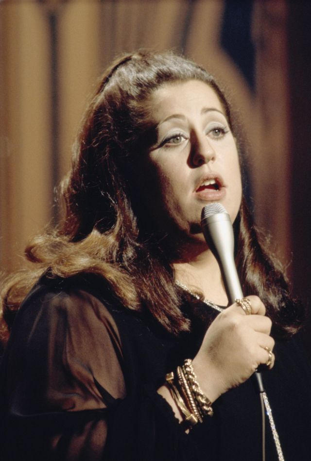 Before Adele, There Was Elliot: 40 Beautiful Pics of Mama Cass in the ...