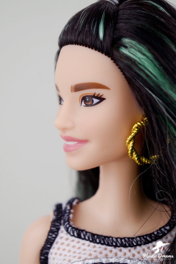 Plastic Dreams Dolls :: Barbie et miniatures: Fashionistas Barbie Doll ...