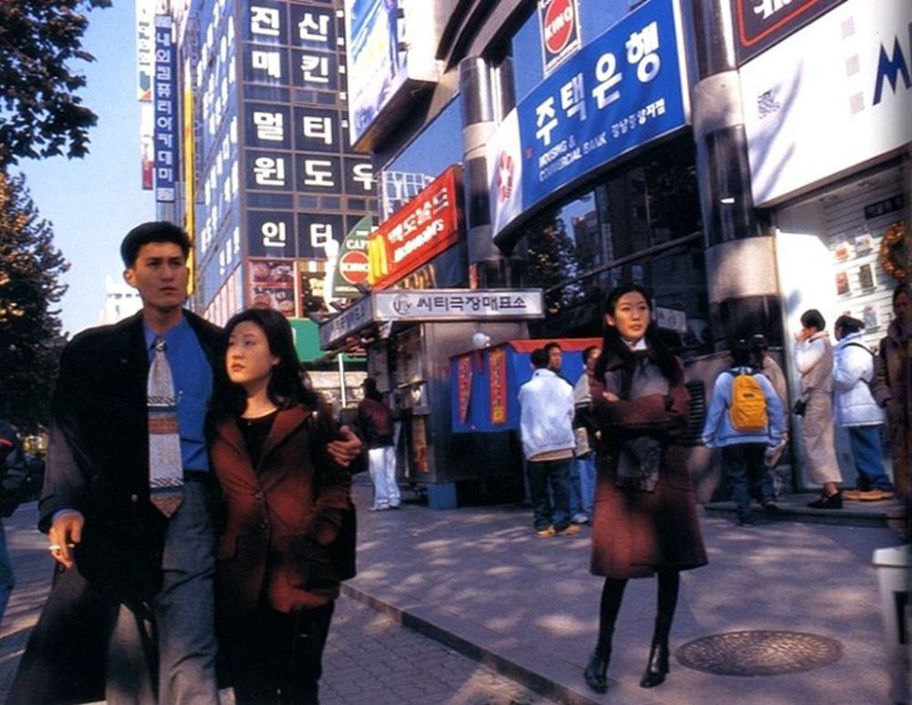 50 Candid Photographs That Capture Street Scenes of South Korea From ...