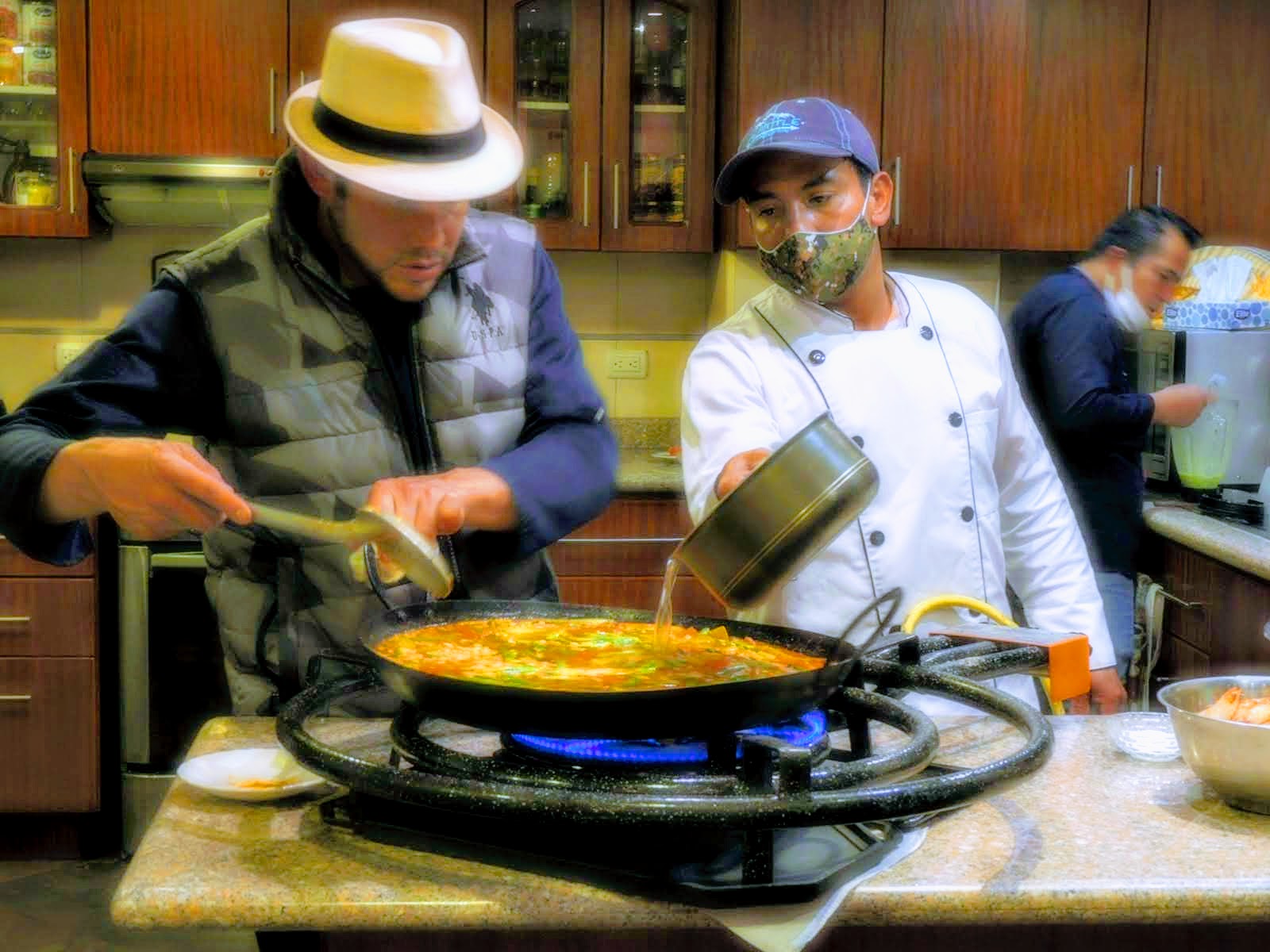 Cuenca Perspectives by Jim: MICHAEL WAGNER--MASTER CHEF-- PAELLA DINNER ...