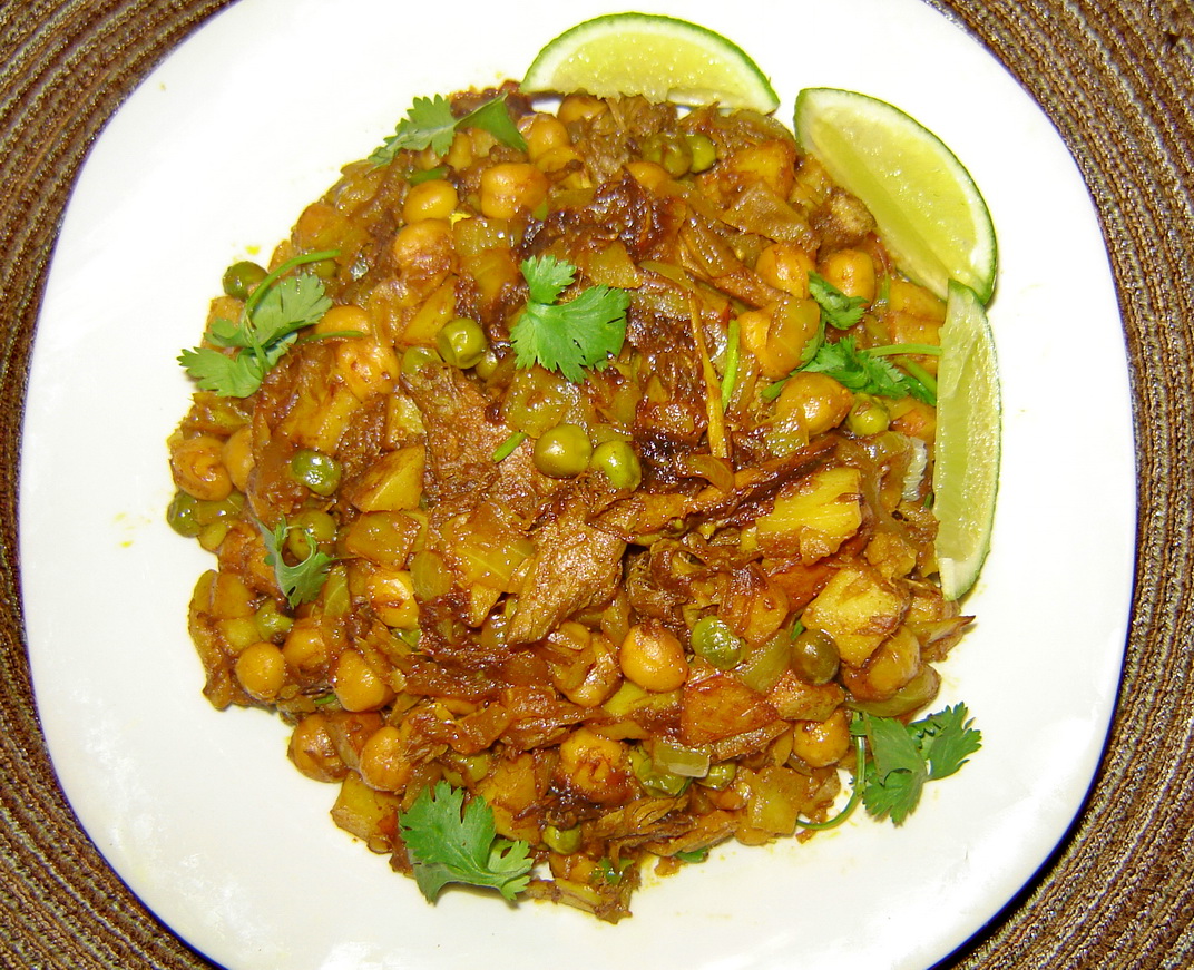 Rummana's Kitchen: Gorur Ghugni (Beef Ghugni)