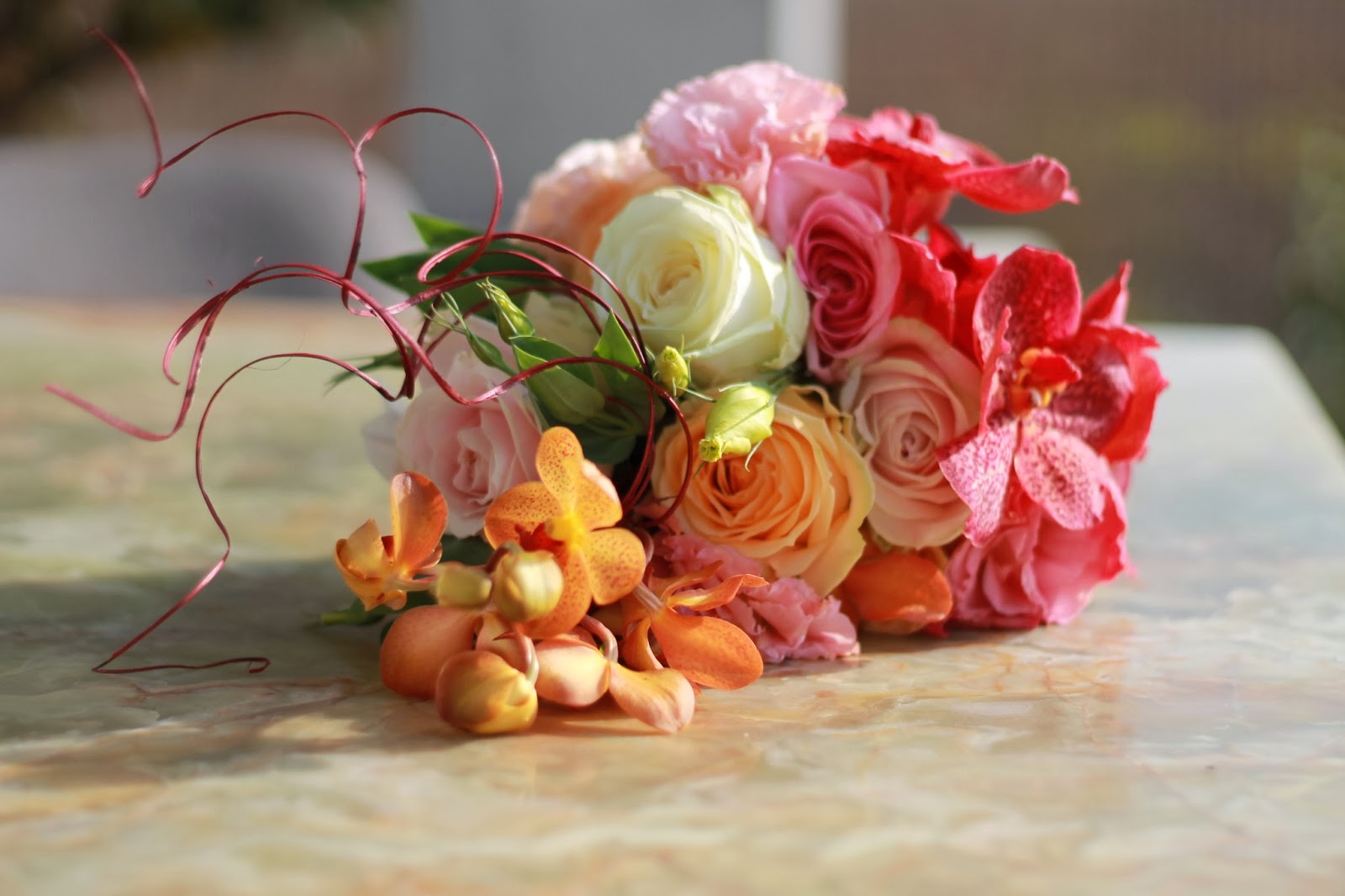 C'est la vie enrose: Flori proaspete, eleganta atemporala