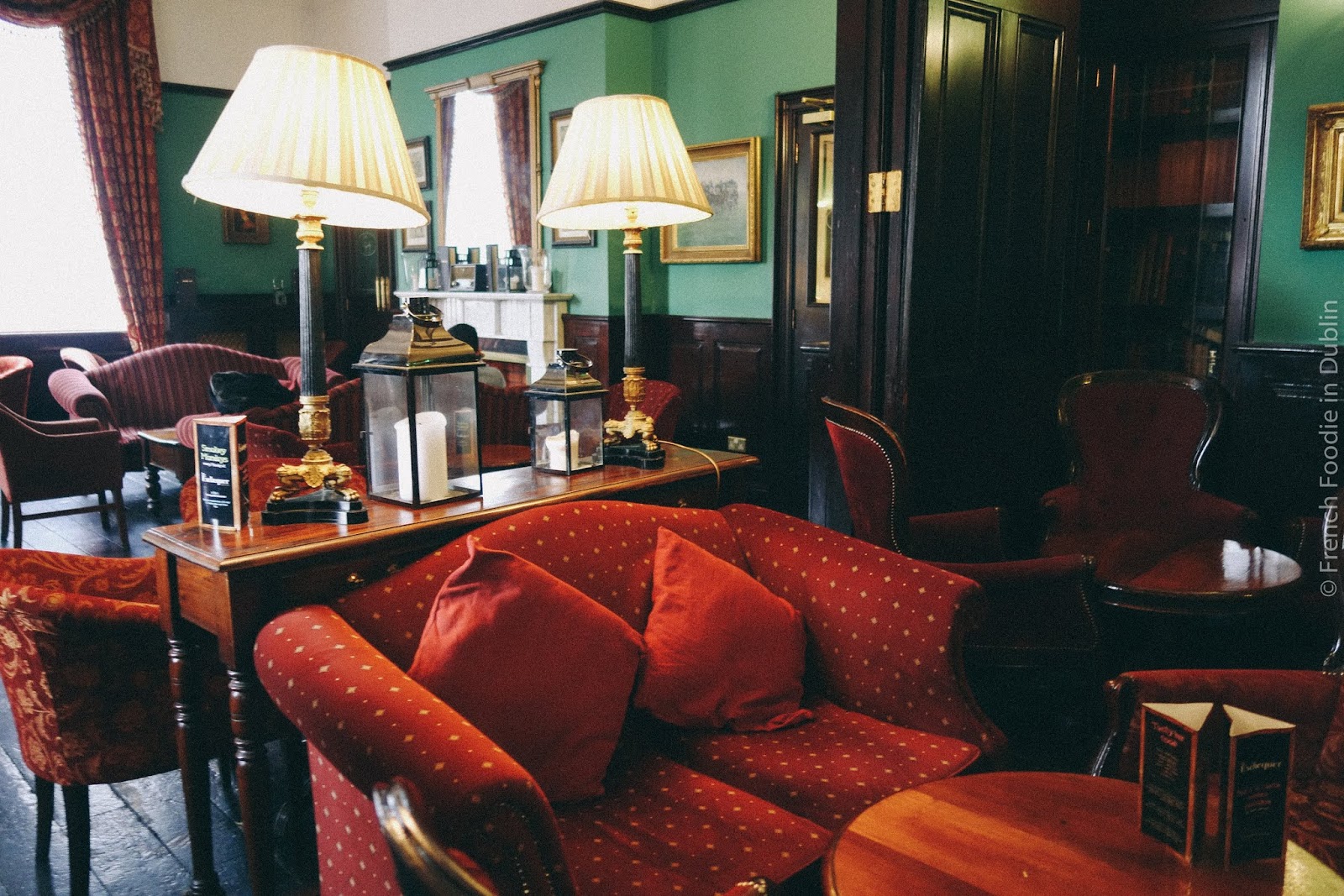 The Cosiest Bar in Dublin: The Library Bar | French Foodie in Dublin ...