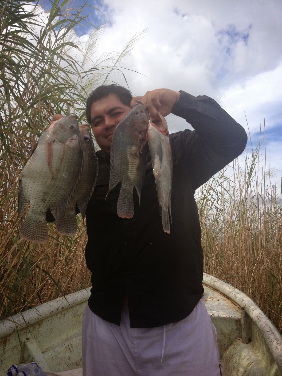 PANAMA FISHING IN THE LAKE GATUN