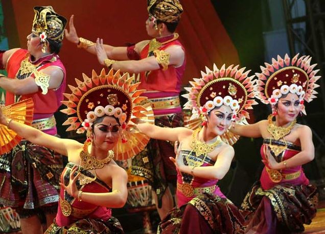 Tari Janger : Sejarah, Gerak, Kostum dan Daerahnya - Mediasiana.com ...