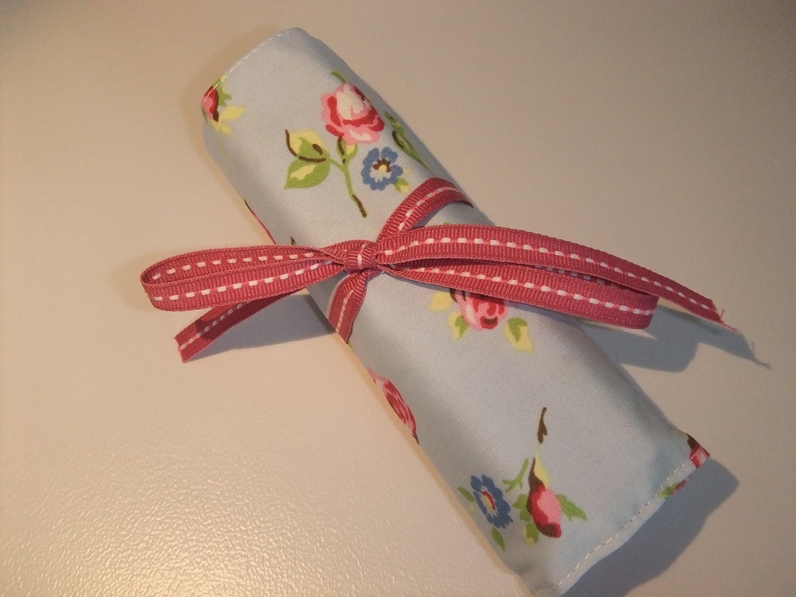 Sew Scrumptious: Felt Tip / Pencil Roll Tutorial