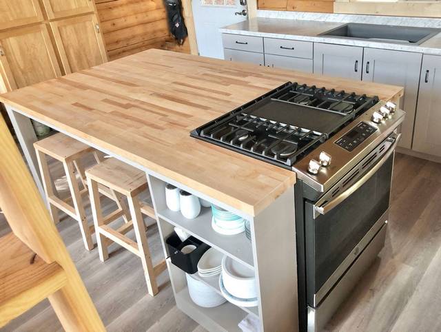 11 Rekomendasi Model Meja Island yang Menarik yang Bisa Kamu Pilih ...