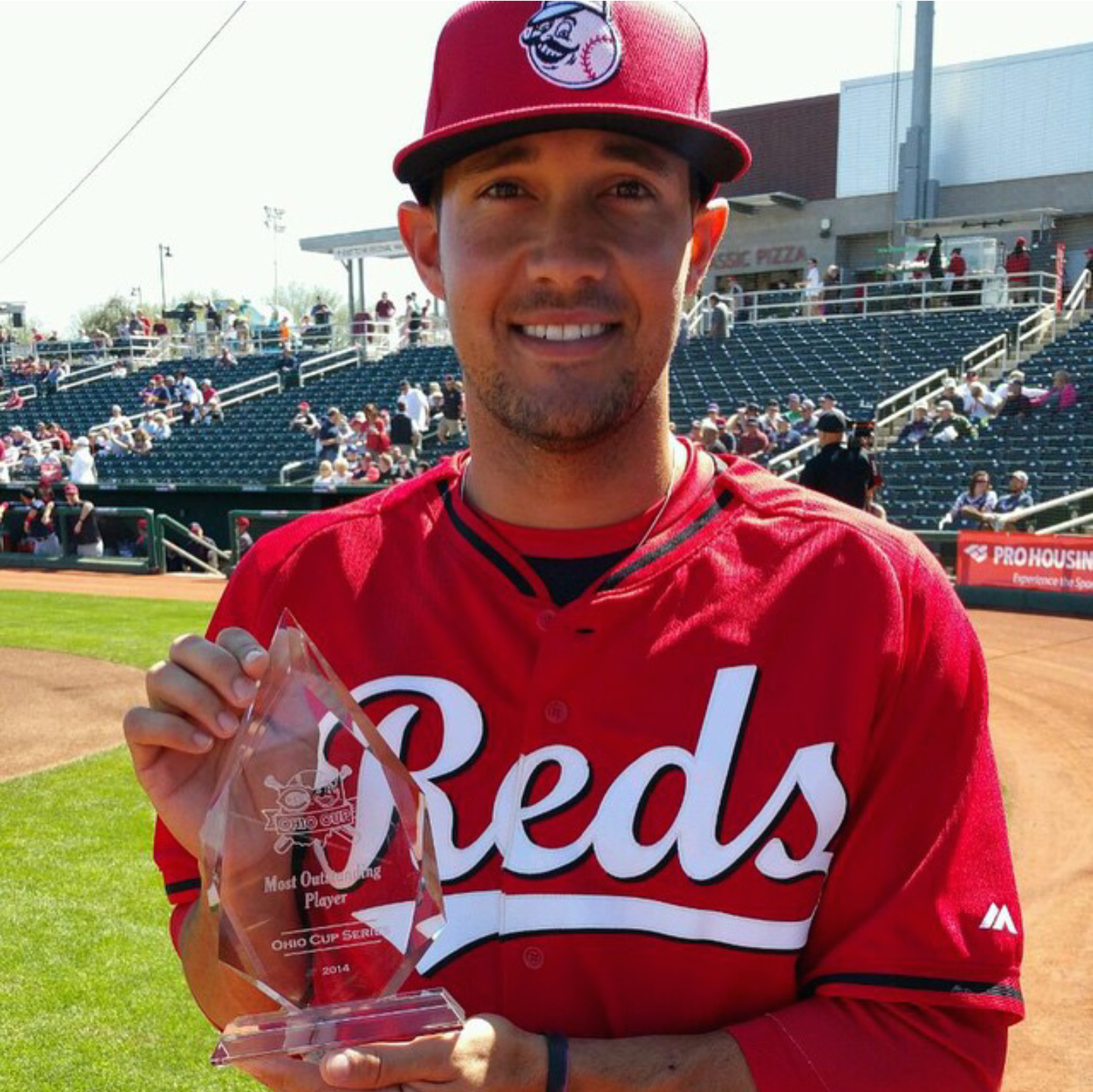 El Clutch Deportivo: El boricua Kristopher Negrón presenta su trofeo de ...