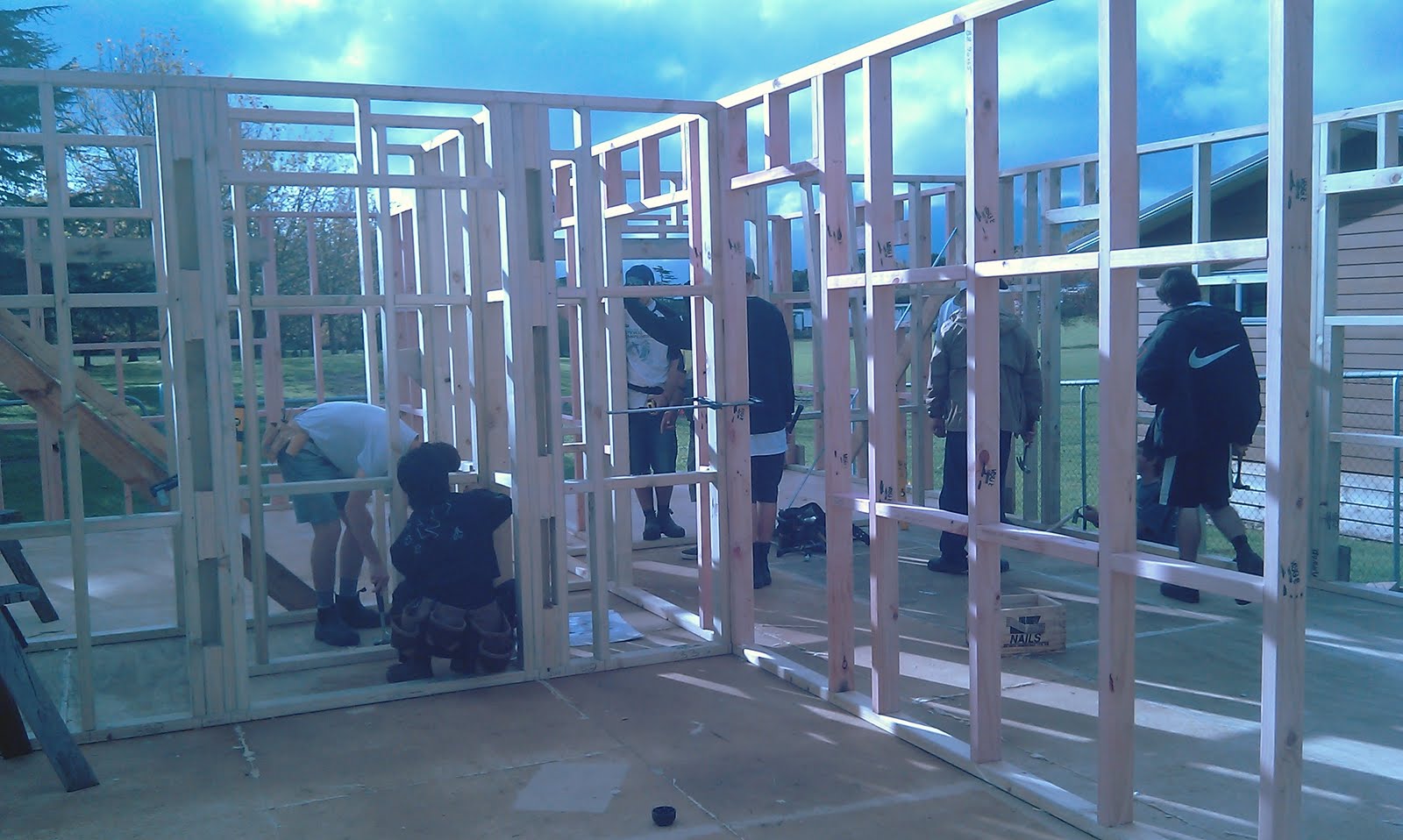 Gavin Zhang CCA1: WEEK10 START TO FIX WALL FRAMING