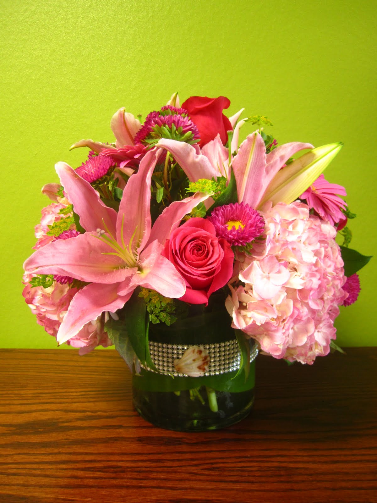 Bernardo's Flowers - Oxnard: Sweet 16 Center Piece Arr.