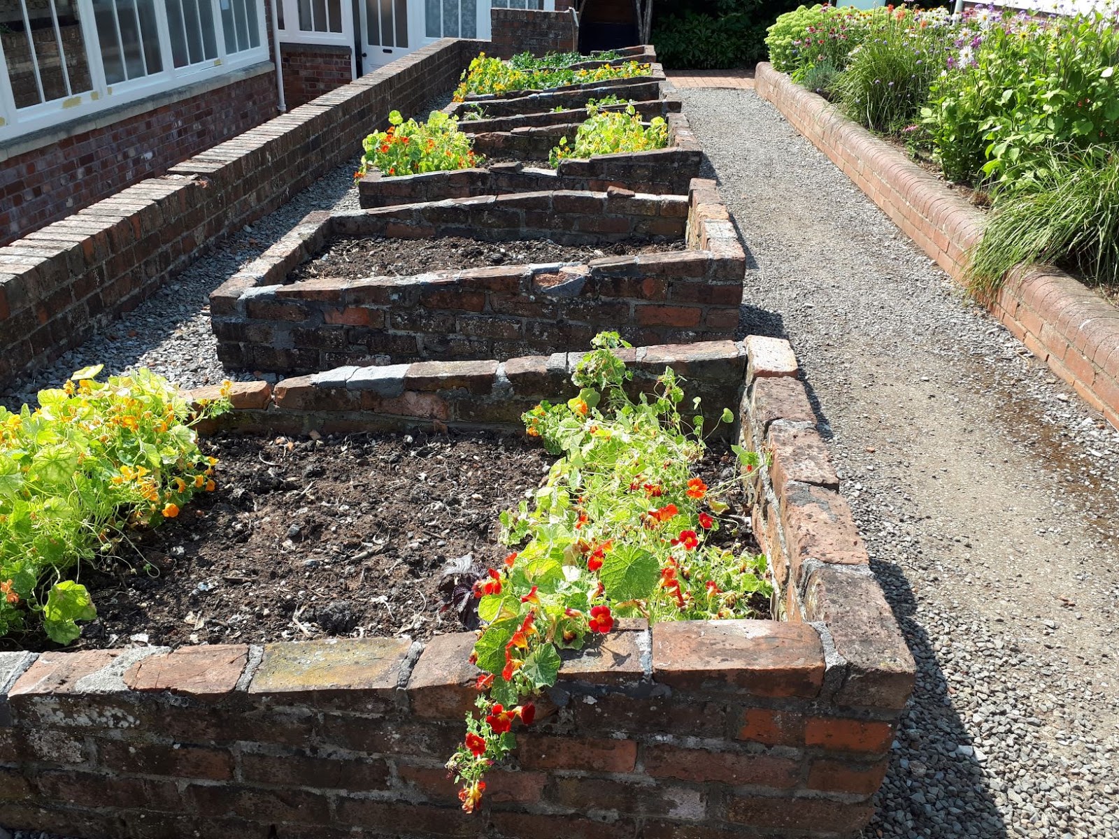 An English Homestead: Barley Wood Walled Garden