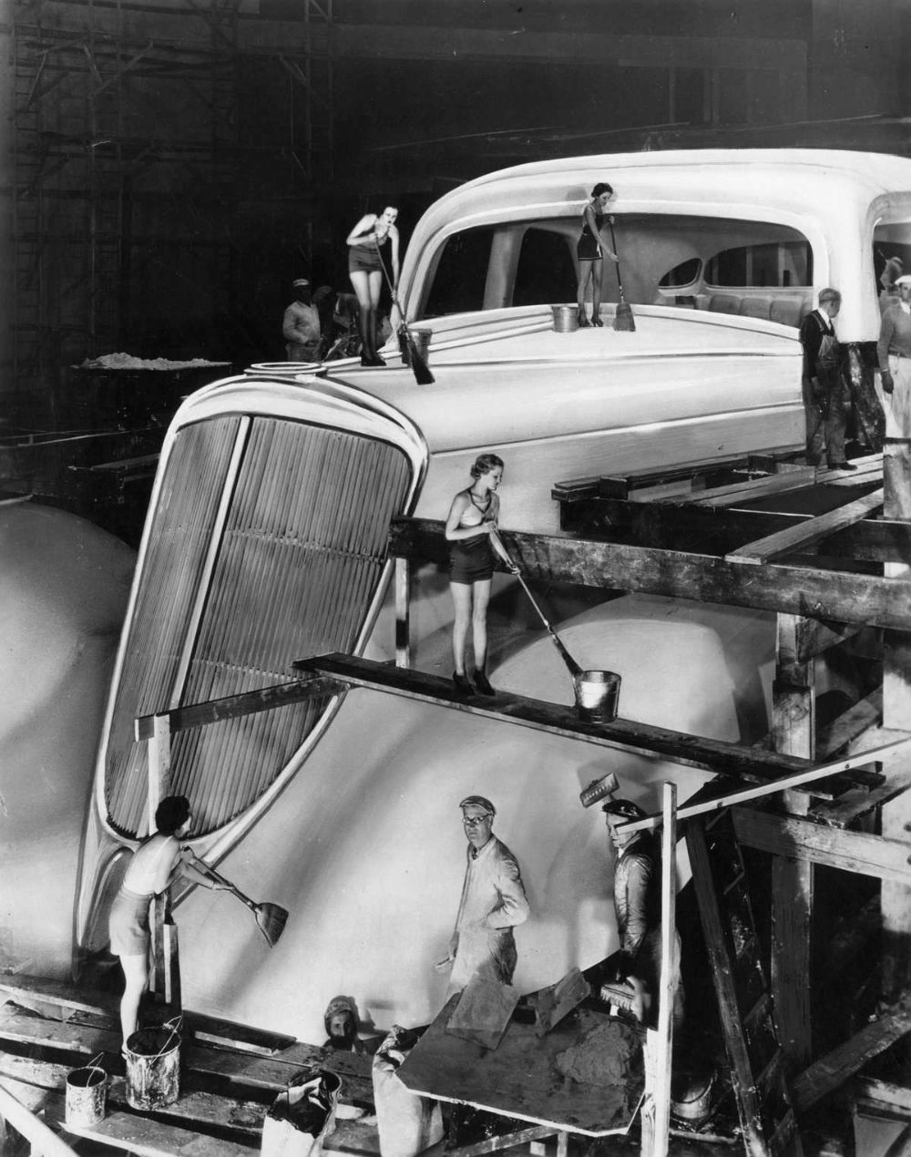 Amazing Vintage Photos of Studebaker’s Giant 1931 President Roadster ...