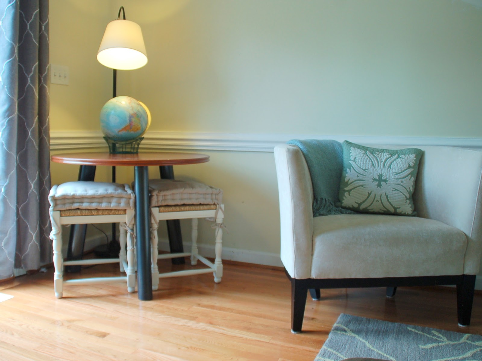 Thrifty Finds and Redesigns: Living Room Update- New Table