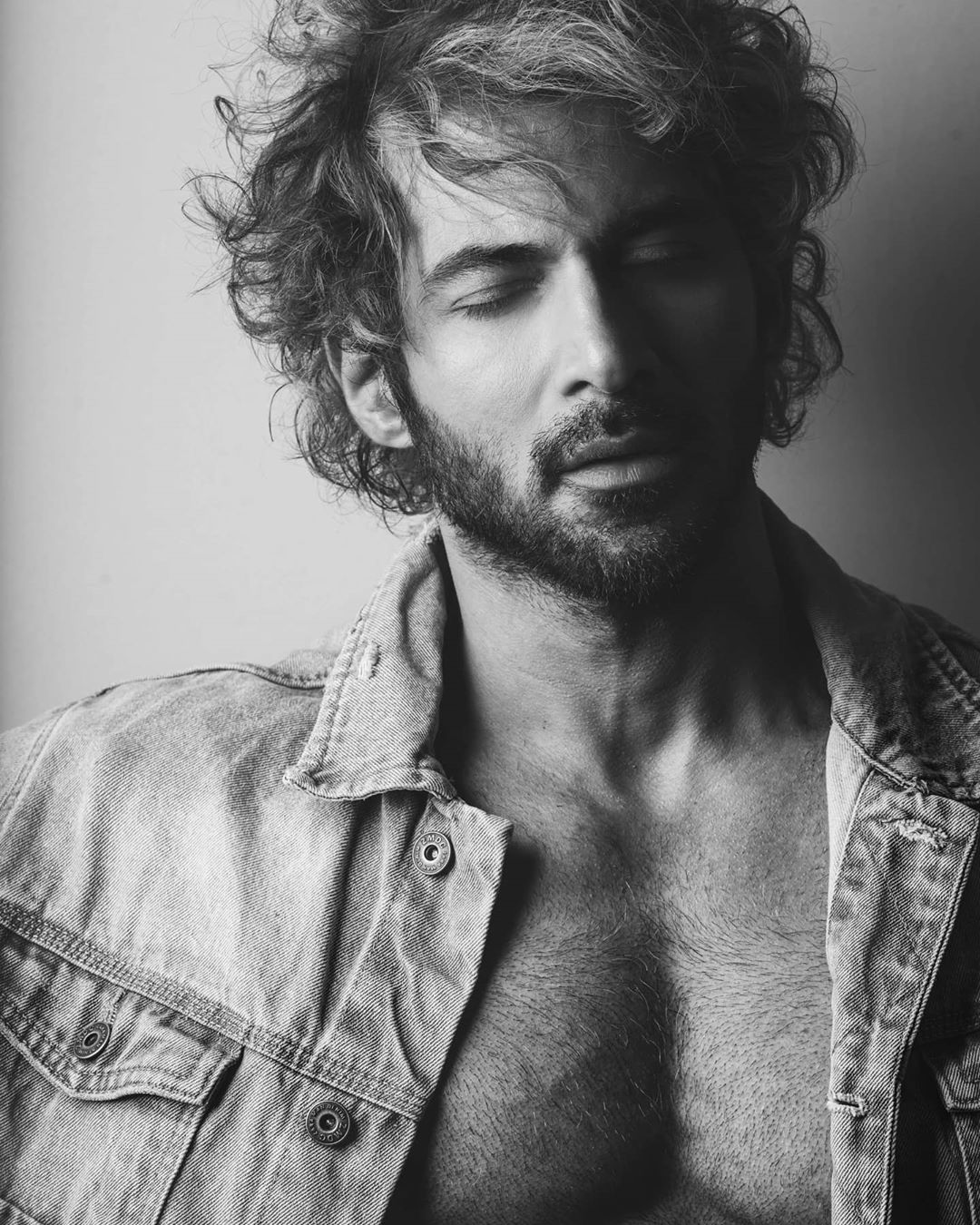 Shirtless Bollywood Men: Forty Plus: And Fabulous: Model Gets hotter ...