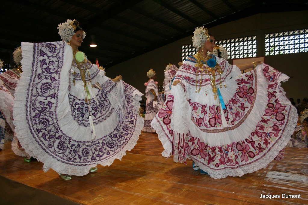 La Pollera de Panamá: Pollera Encajonada