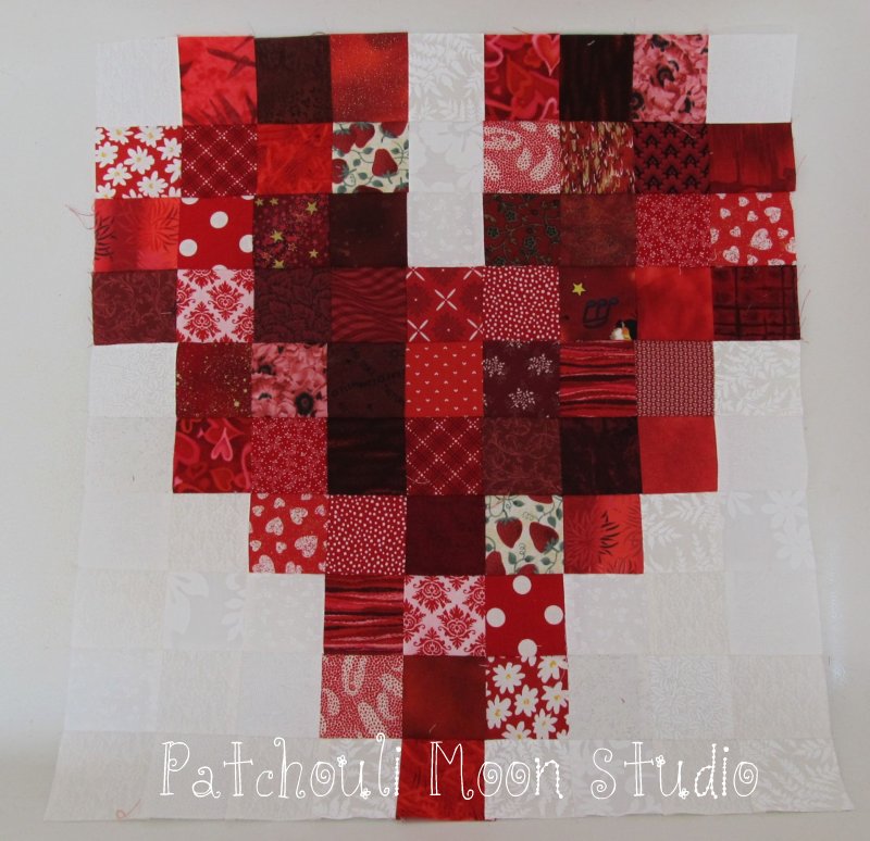 Patchouli Moon Studio: Itty Bitty Heart Twister Quilt
