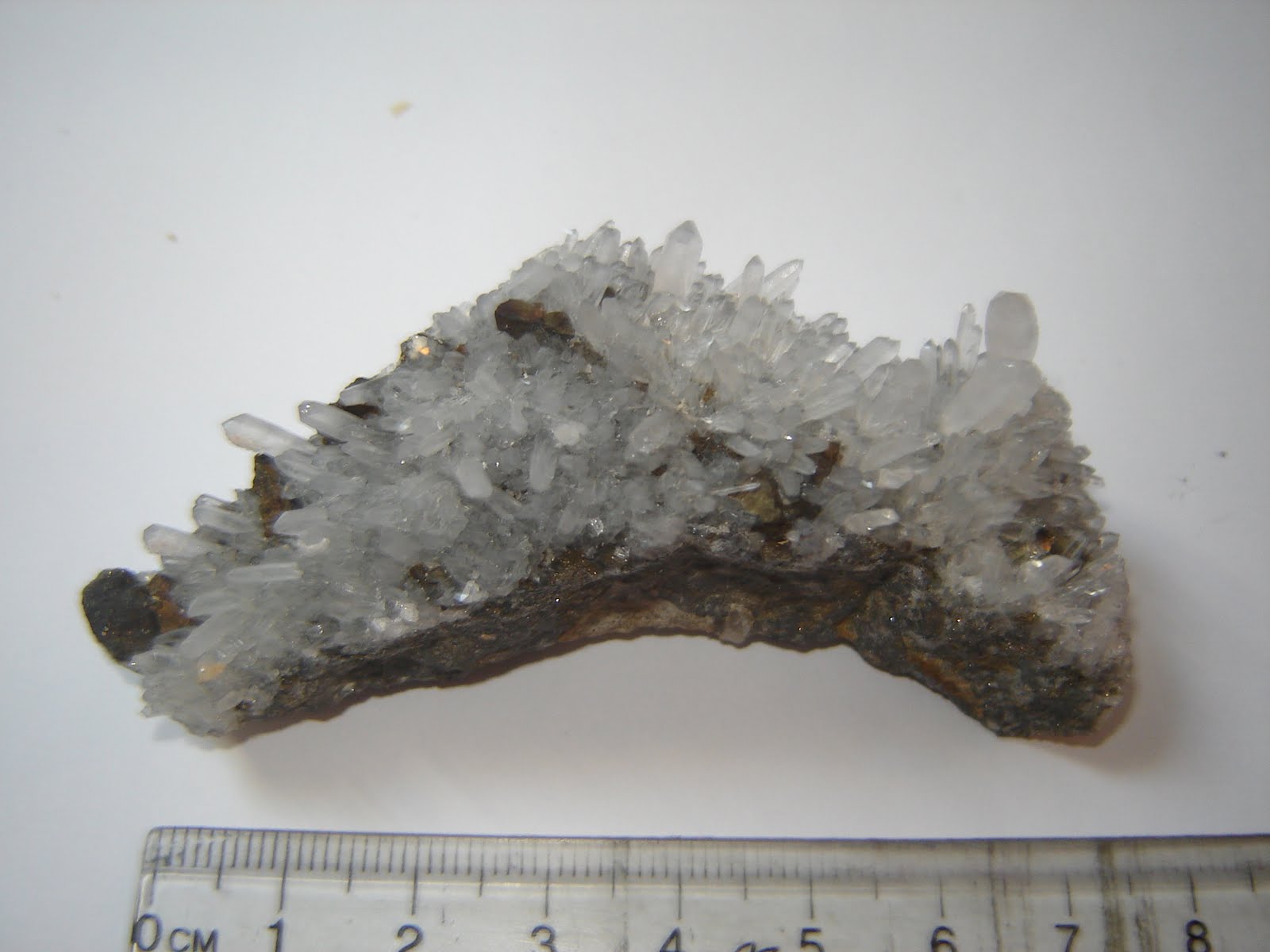 Roci, minerale şi pietre preţioase: Cristal de stâncă sau cuarţ