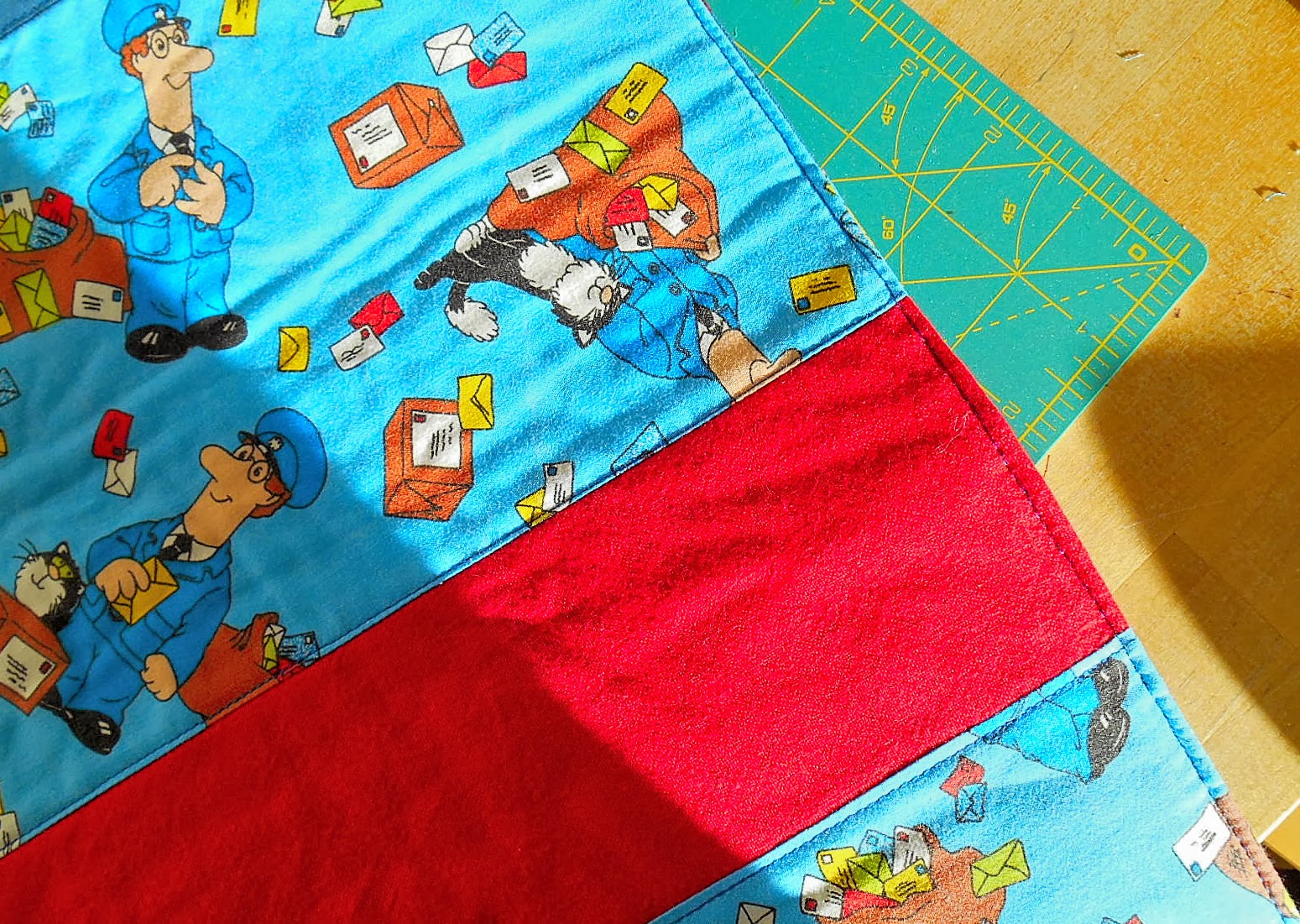handmade by eva rose: Postman Pat Vintage Fabric - Kids Art Bag Tutorial