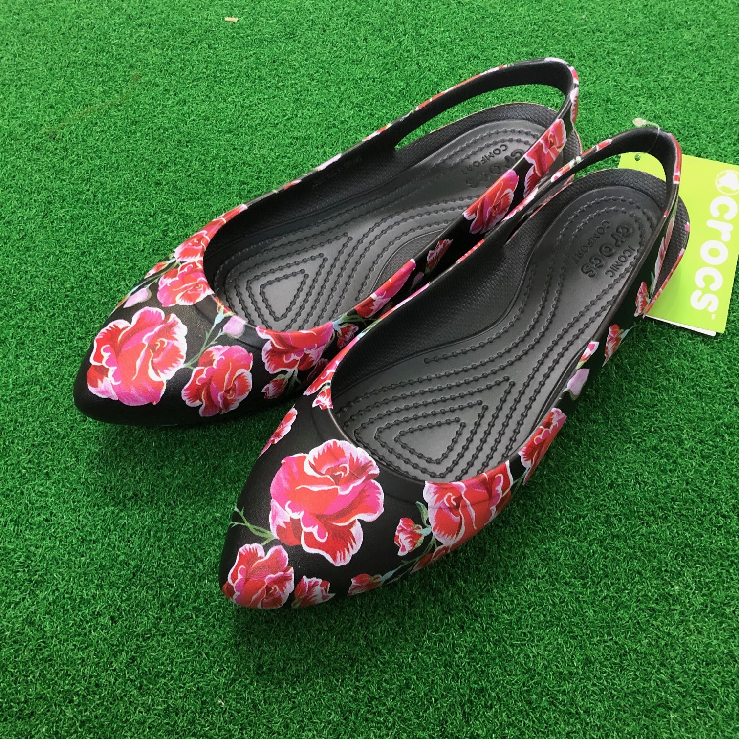 List CROCS Available: WOMEN CROCS