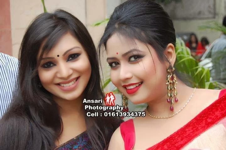 Indian Nude Girls Desi Sexy Girls Have Huge Boobs Desi Bhabhi Cleavage