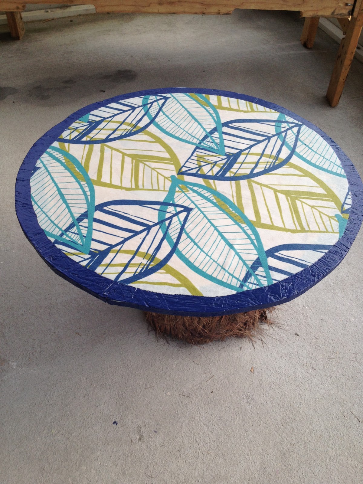 Obviously Homemade: Tree stump table decor with Modge Podge