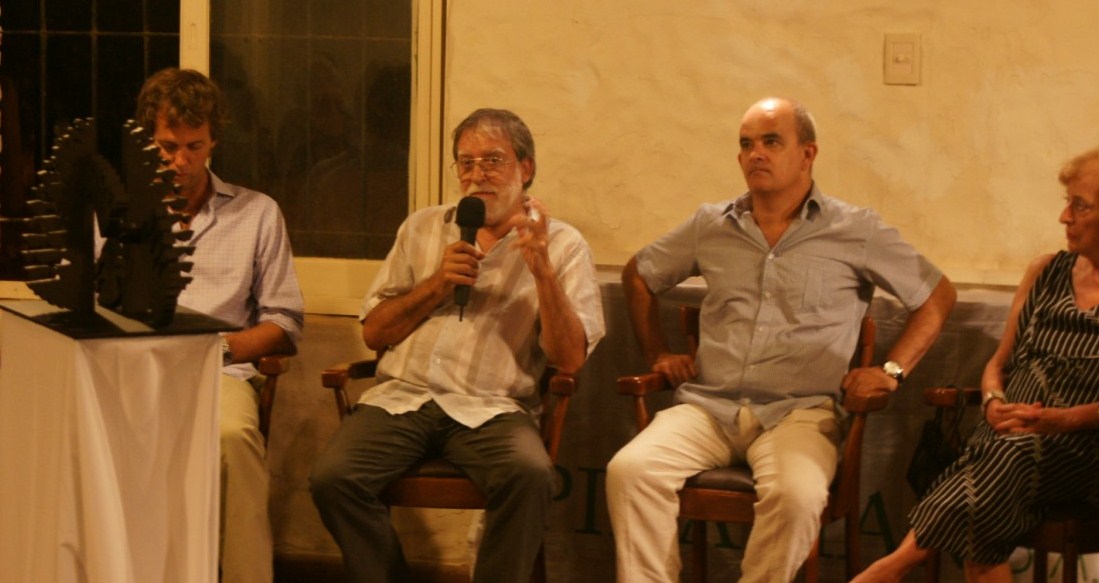 Pinamar noticias 24 hs.: SE PRESENTO LA ESCULTURA DE BASTON DIAZ "LA ...