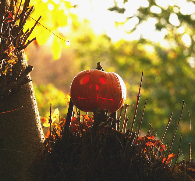 Origins of Jack-o'-Lantern, the legend of Stingy Jack and will-o'-the ...