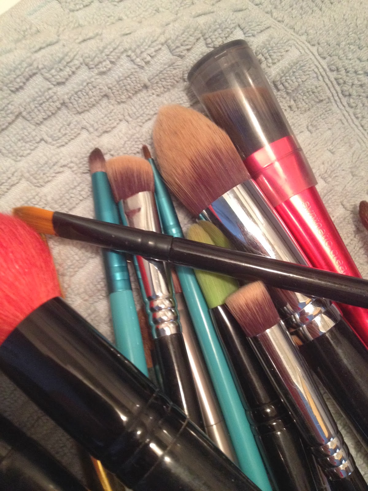 The Makeup Masochist: Beauty 101 - How to Clean Makeup Brushes