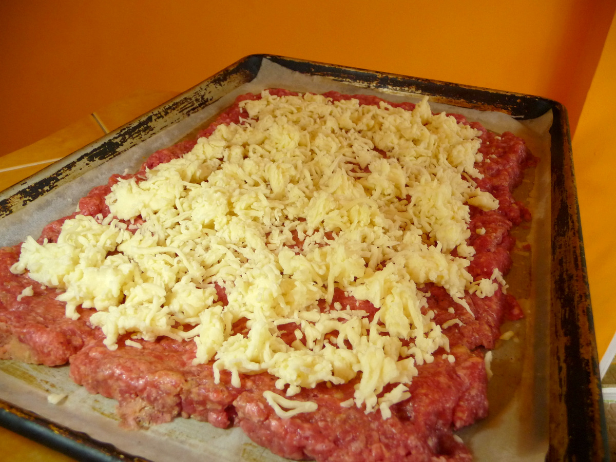 MOZZARELLA BEEF ROLL