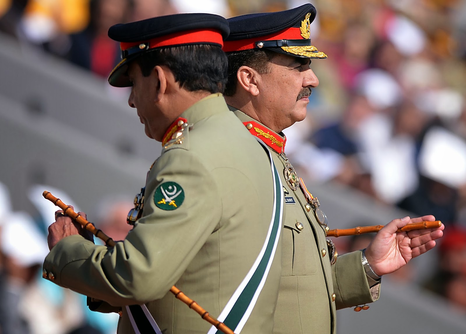 Pakistan Army: General Ashfaq Kayani handover command baton to General ...