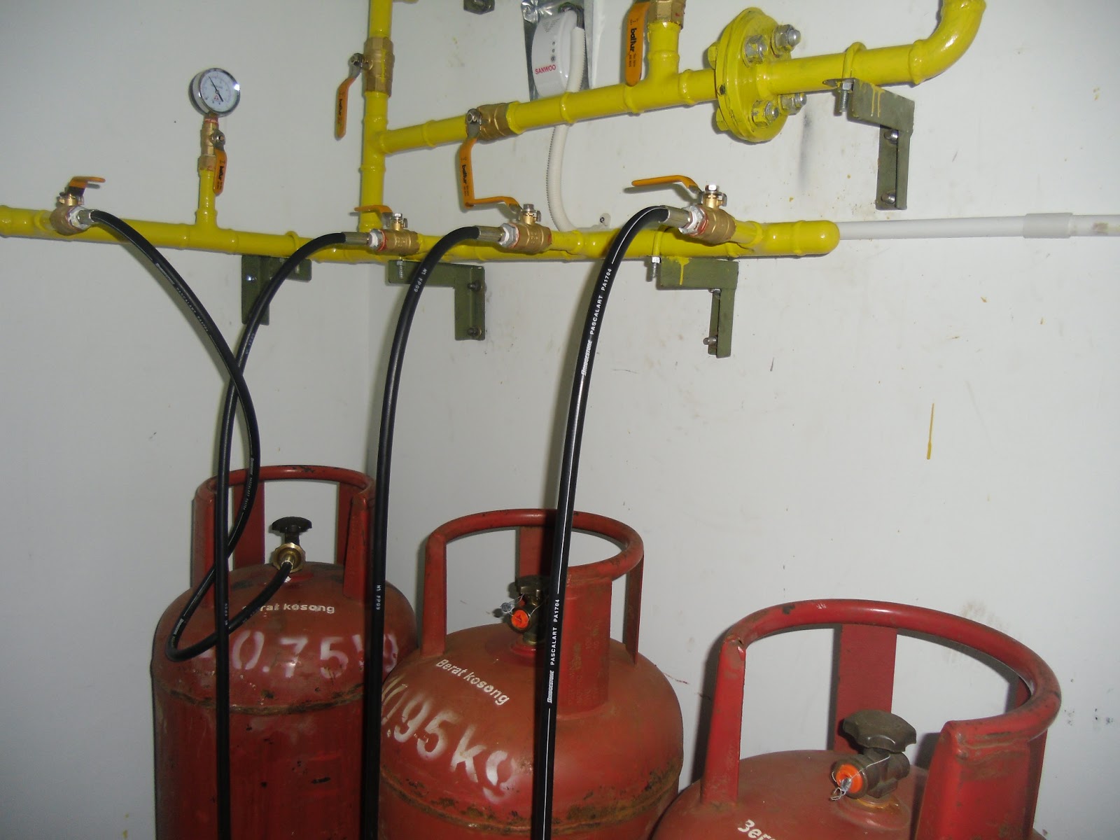 DUCTING & CENTRAL GAS ~ 99 KITCHEN EQUIPMENT