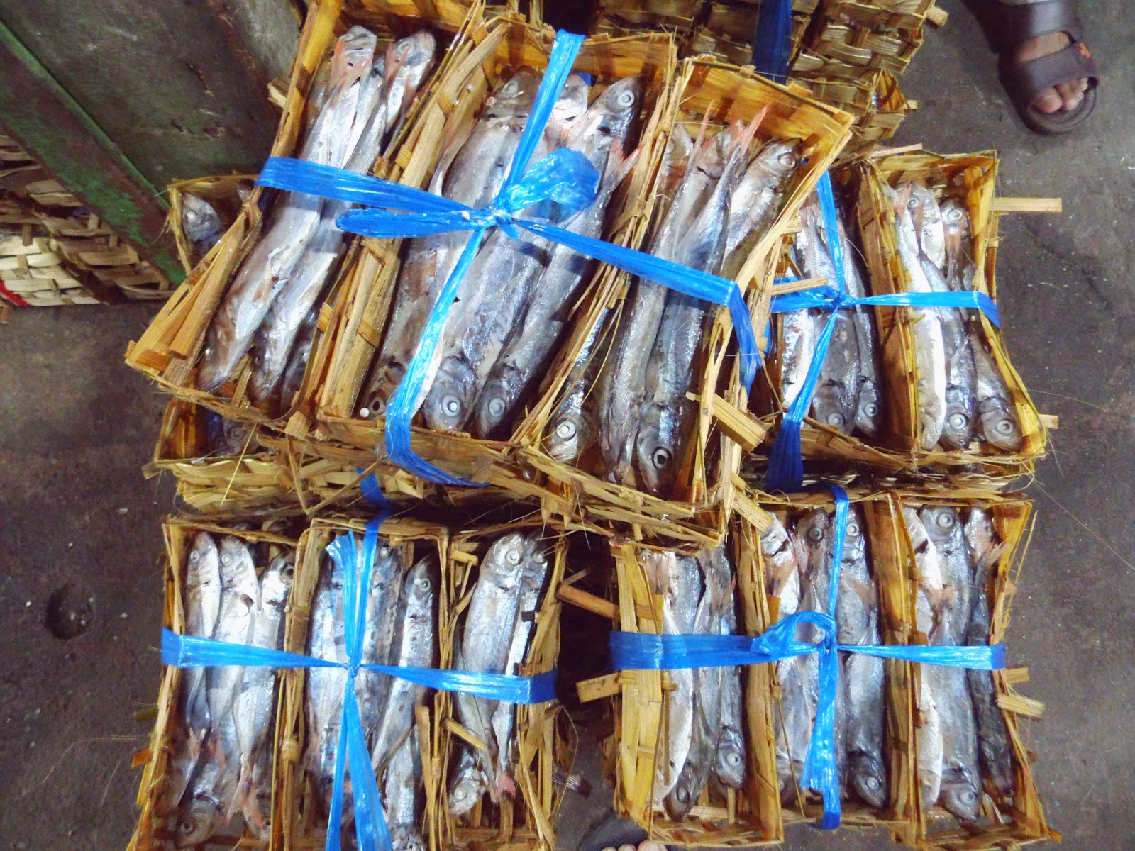 PAGUYUBAN PEDAGANG PASAR INDUK GADANG: SUASANA PUSAT DISTRIBUSI DAN ...