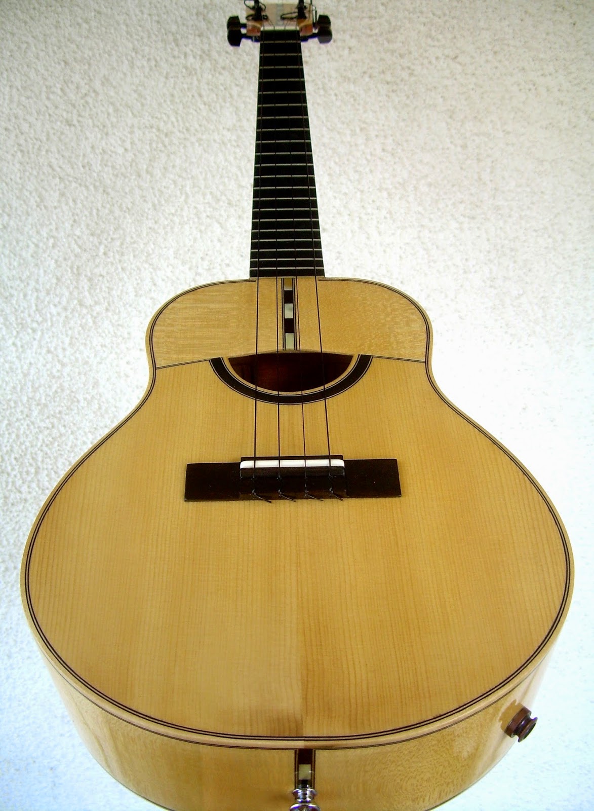 Alfonso Sandoval - Luthier: CUATRO VENEZOLANO