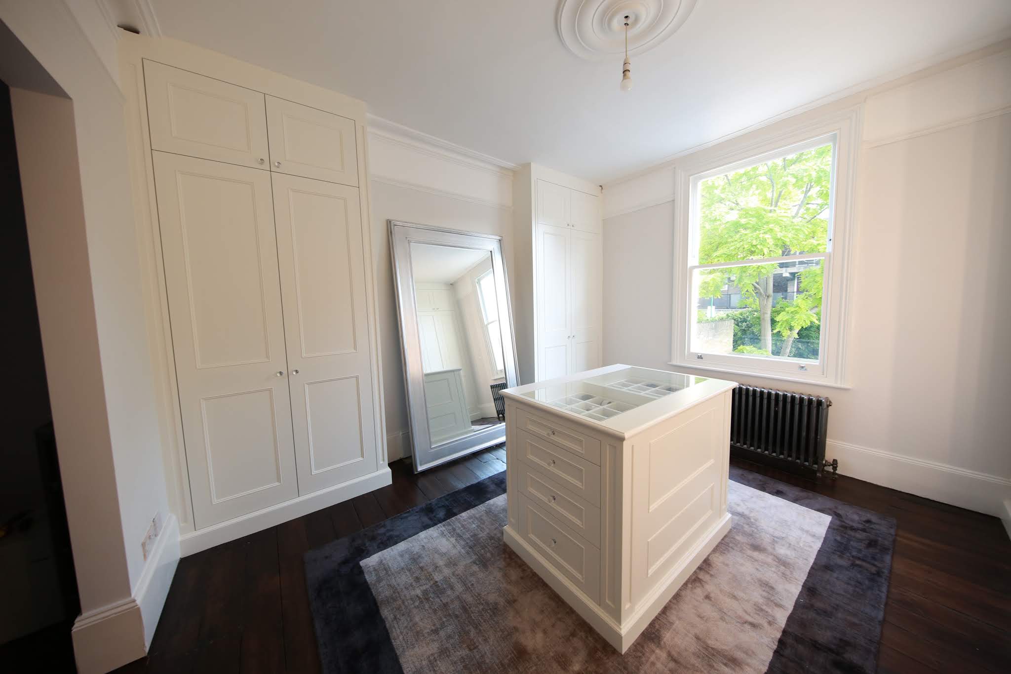 ENGLISH STYLE CLASSIC DRESSING ROOM