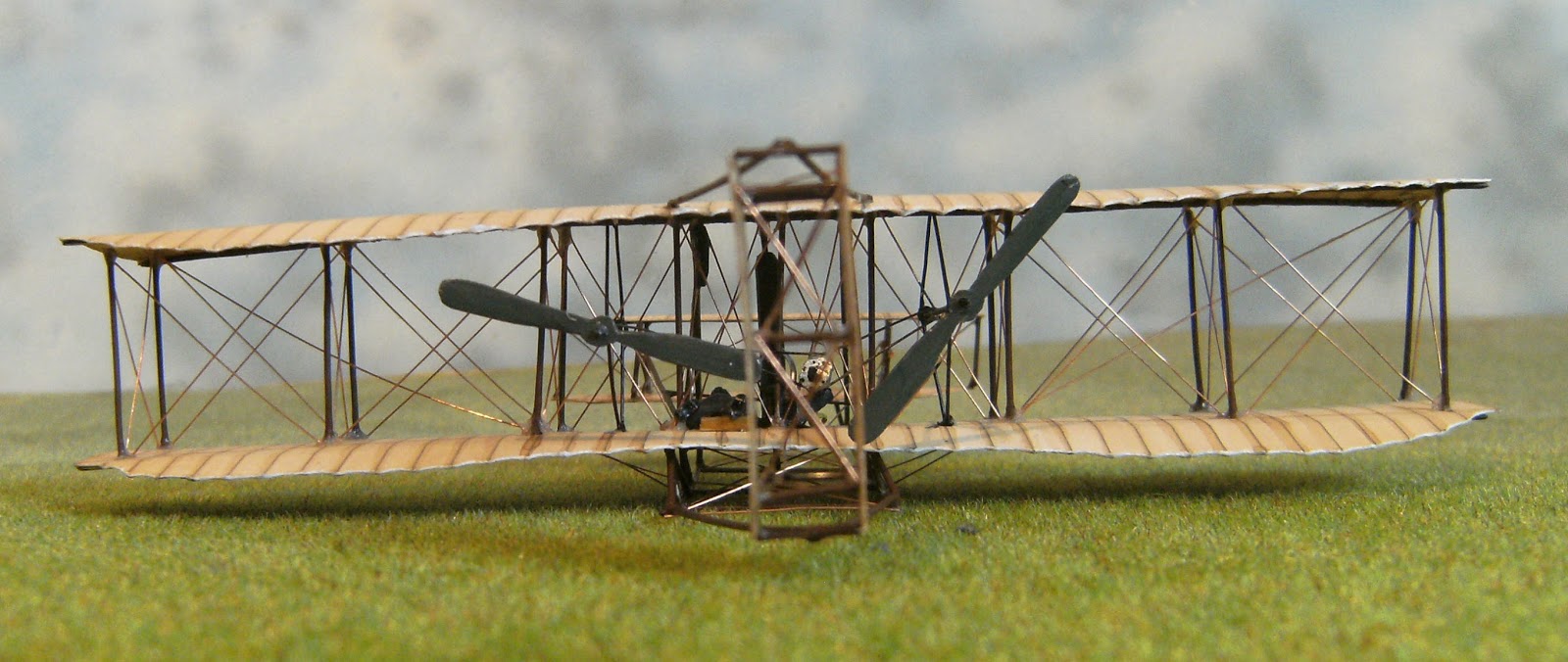 Happyscale-Modellbau: Wright Flyer - papermodel ( and wire ) 1:72