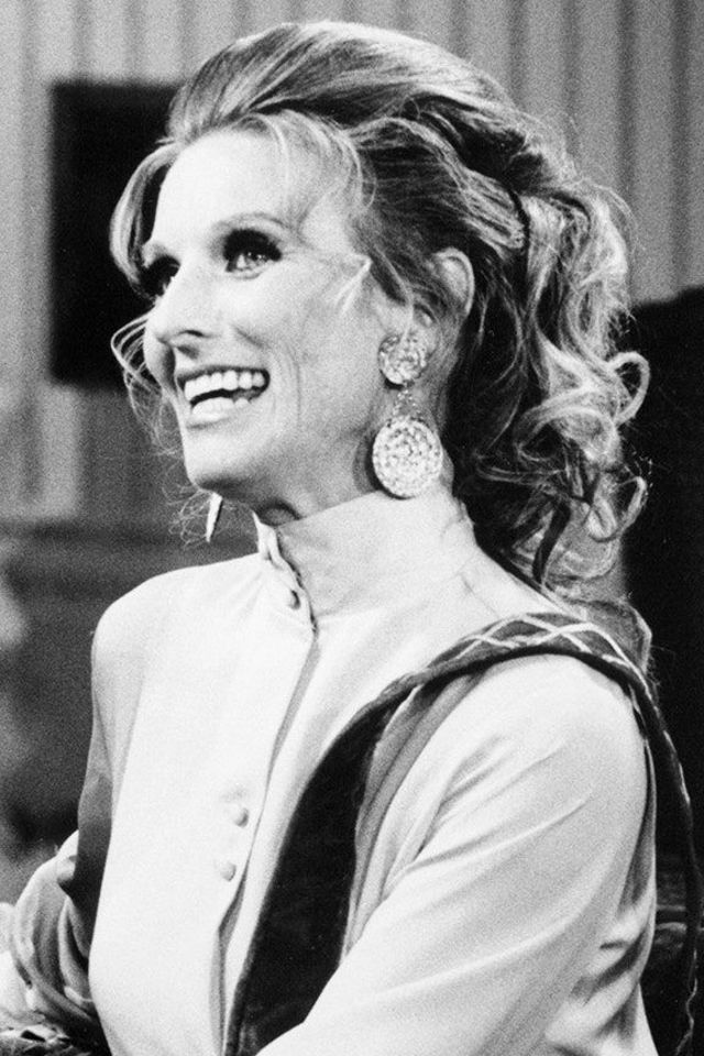 20 Wonderful Black and White Photos of Cloris Leachman in the 1960s and ...