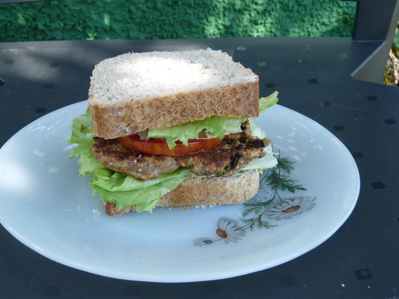 Gundhramns Hammer: SIMPLE RECIPES TO HELP MOTHER EARTH: FLOUR BURGERS