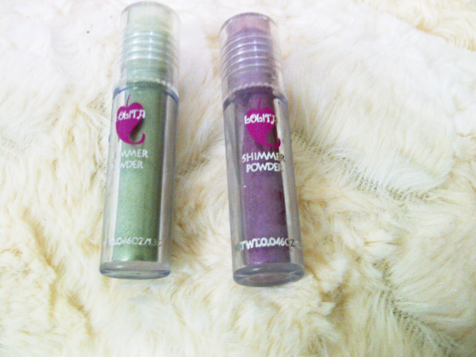 Makeup Shimmer Powder Roll on ~ Glamorous Girl :: Fashion Inspiration