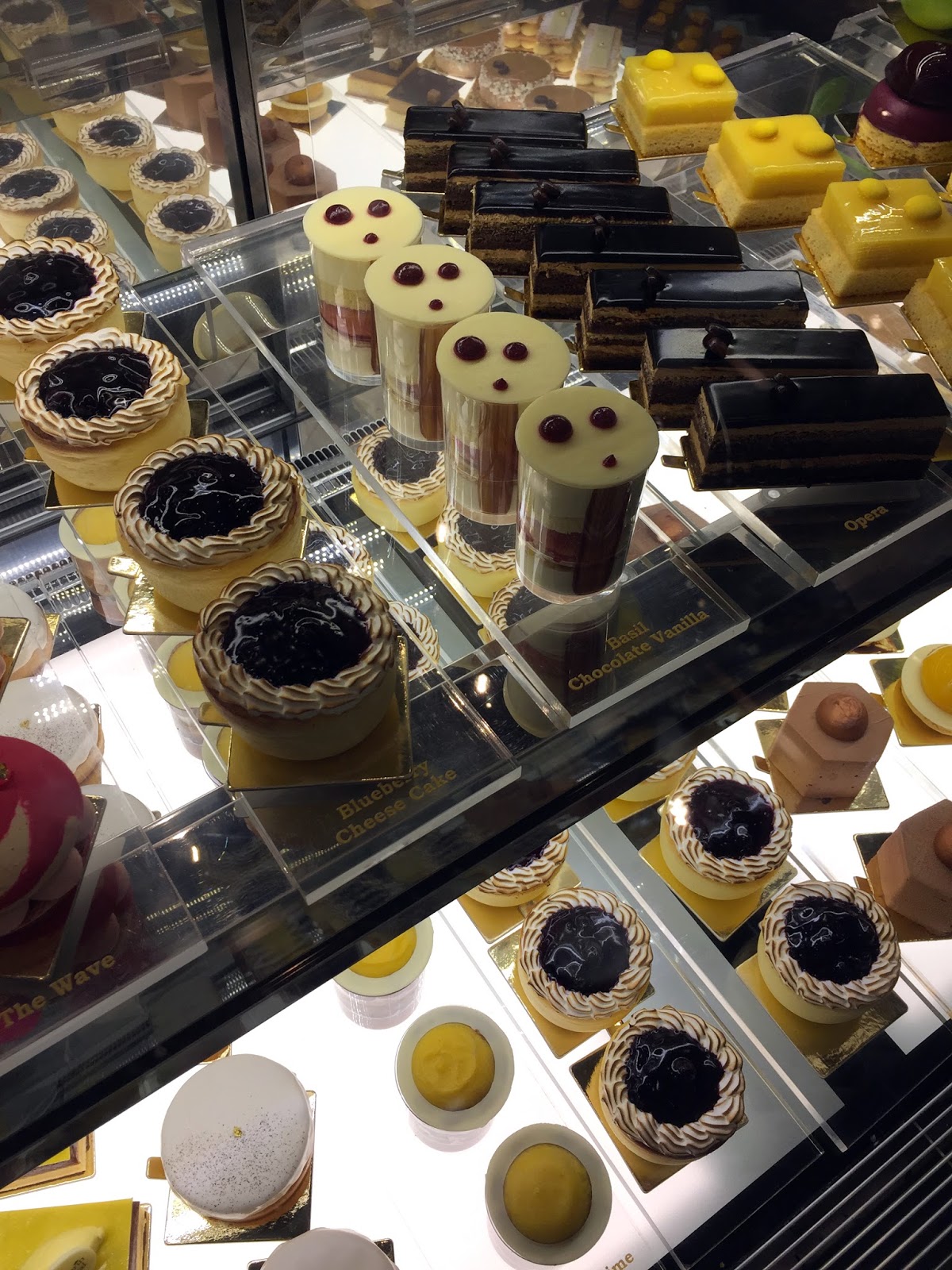 The Mandarin Oriental Cake Shop (Bangkok, THAILAND) ★★★★★ | A traveling ...