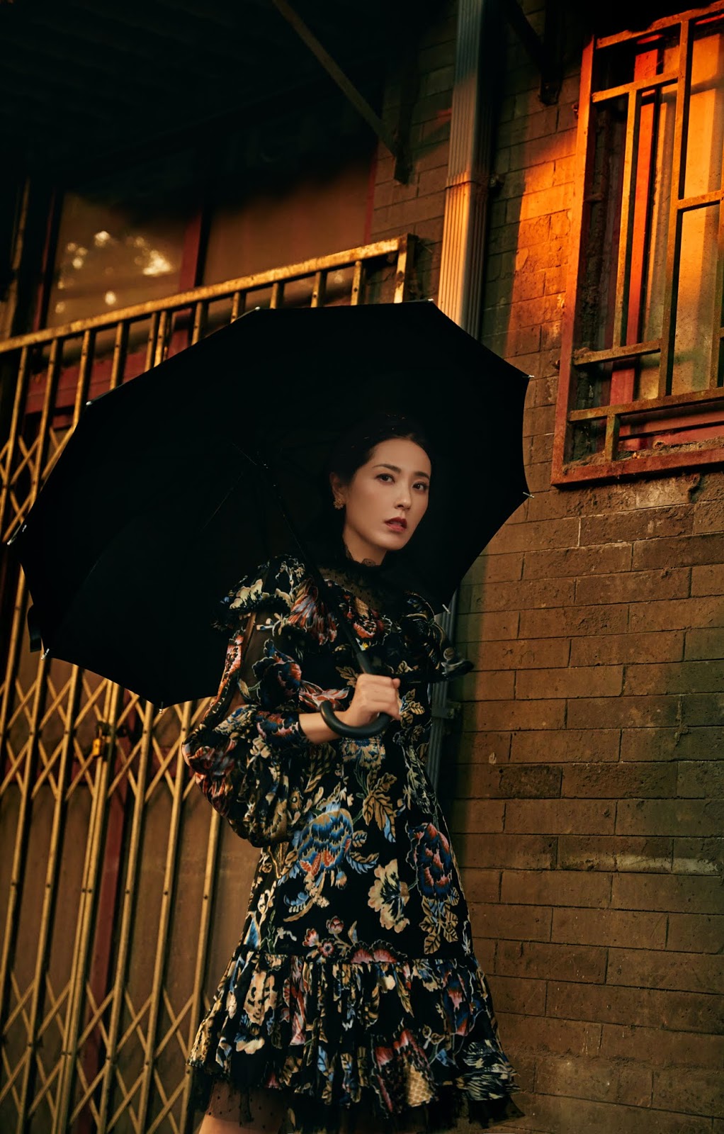 China Entertainment News: Zeng Li poses for photo shoot
