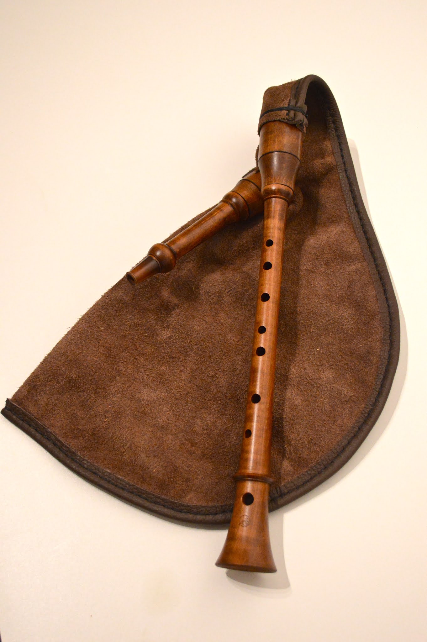 Lutherie Gabriel Desbiolles: Cornemuses médiévales à anches simples