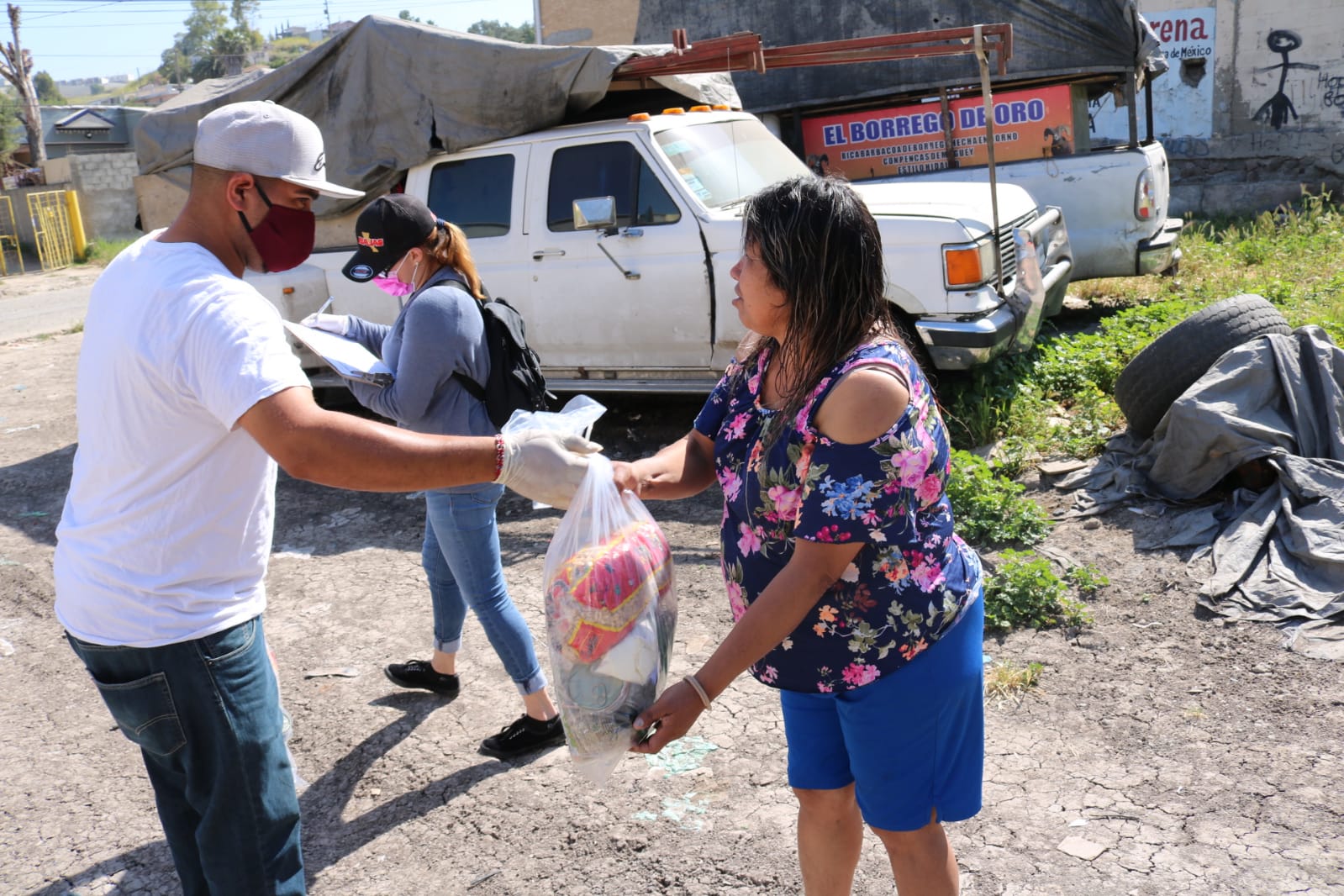 tiempo de opiniones: Gobierno de Rosarito Continua Entregando Víveres tiempo de opiniones: Gobierno de Rosarito Continua Entregando Víveres