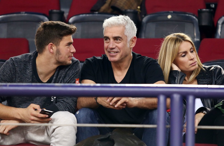 ΚΑΙ Ο ΝΙΚΟΠΟΛΙΔΗΣ ΣΤΟ ΣΕΦ ΣΤΟ ΠΛΕΥΡΟ ΤΟΥ ΜΠΑΣΚΕΤΙΚΟΥ ΟΛΥΜΠΙΑΚΟΥ! (ΡΗΟΤΟ ...