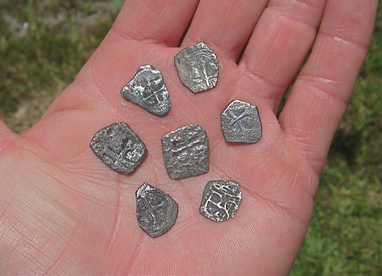 Gary Drayton treasure hunting blog: Searching for old silver at the beach