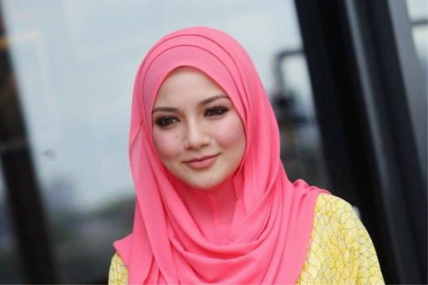 Neelofa Tampil Beri Penjelasan "Isu Tak Berhijab" Dalam Filem Pilot Caf ...