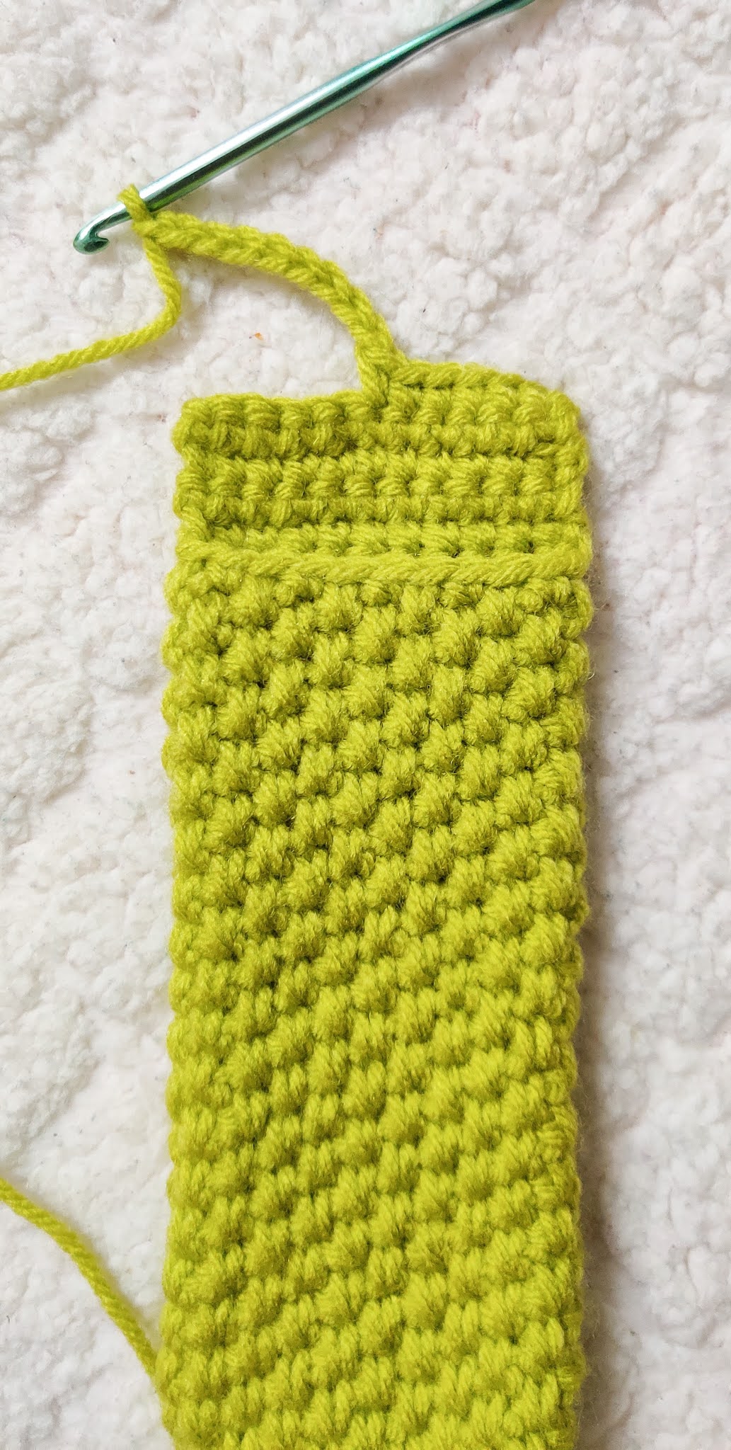 Raji's Craft Hobby: How To Make a Easy Crochet Hook Pouch